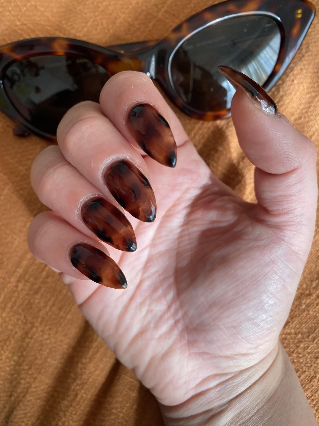 Tortoise shell nails is probably in my top 5 favorite nail designs ...