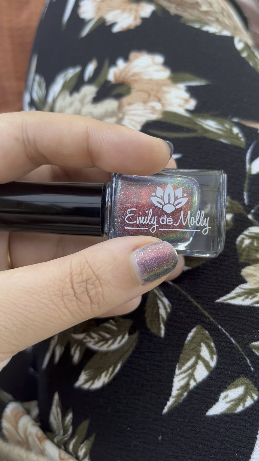 The perfect distraction – COSMESTIC.COM ~ Beauty, Makup, and Cosmetics