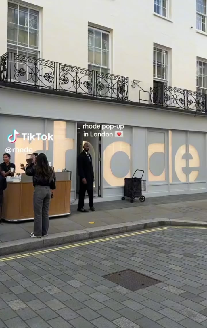 Scenes from Day 1 of Rhode Skin’s London Pop-Up. – COSMESTIC.COM ...