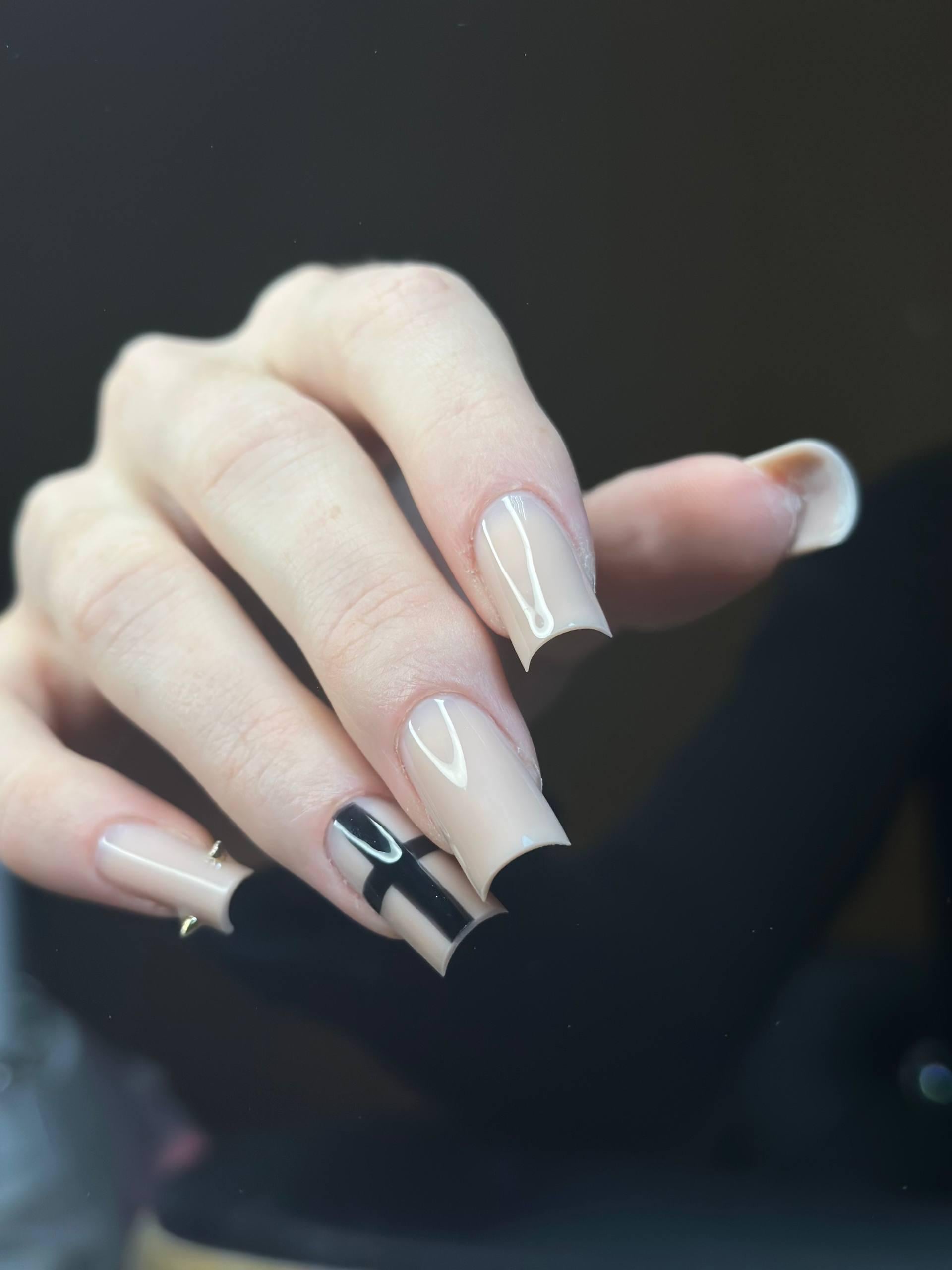 Minimalist goth vibes for my latest fill. So obsessed with how they ...